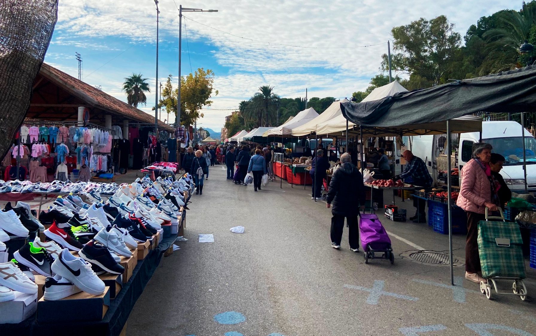 El mercadillo de los miércoles se traslada durante la Feria de Hellín ...